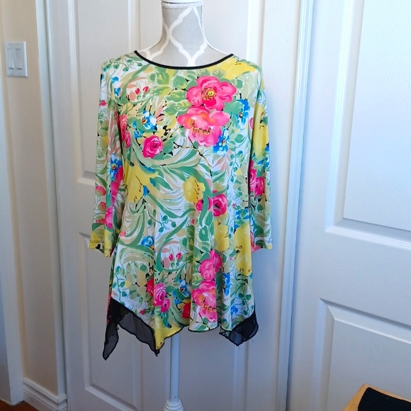 Peter Nygard | Tops | Peter Nygard Floral Classy Top 292 | Poshmark